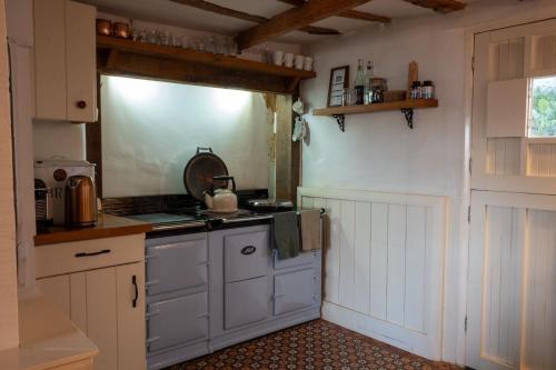 Fishermans Cottage Built In 1705 - Hastings