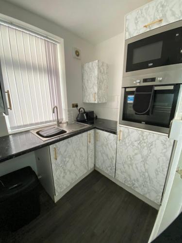 Aquarius Apartment - Sea View - Sleeps Seven - Blackpool