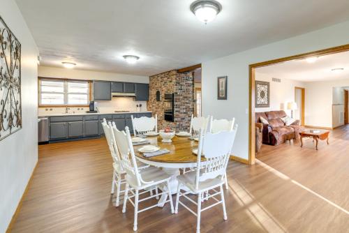 Pineville Home W/ Fire Pit < Half-mi To Elk River! - Big Sugar Creek State Park, Pineville