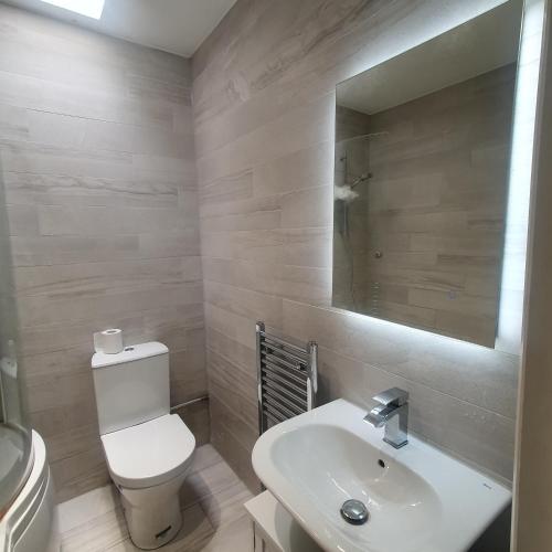Flat With Excellent Transport Links To Central London. - Croydon, UK