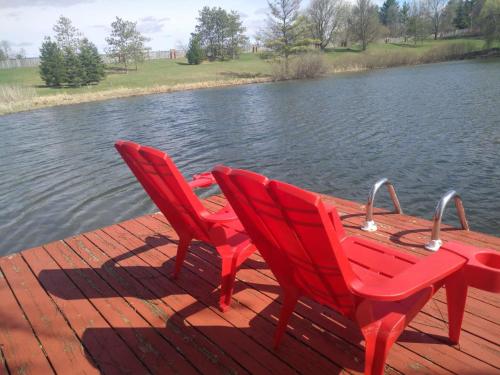 Waterfront Hideaway Private Suite-king Bed Room - Caledon
