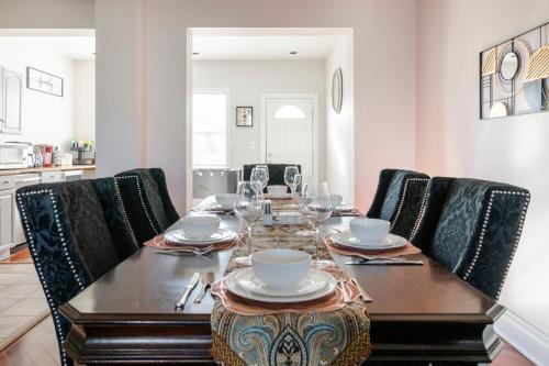 Comfortable 4 Bedroom Home With City View Near Capitol Hill Washington Dc - The Highlands - Washington DC