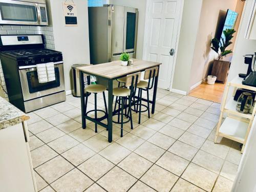 Bright, Stylish & Cozy 2bed Unit W/backyard & Grill Close To Nyc! - Mahwah, NJ