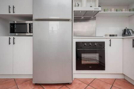 Cbd Apartment With Wifi & Parking - Launceston