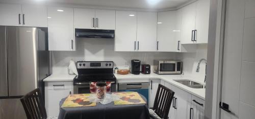 Cozy Basement Suite - Private Entrance - Free Netflix - Alberta