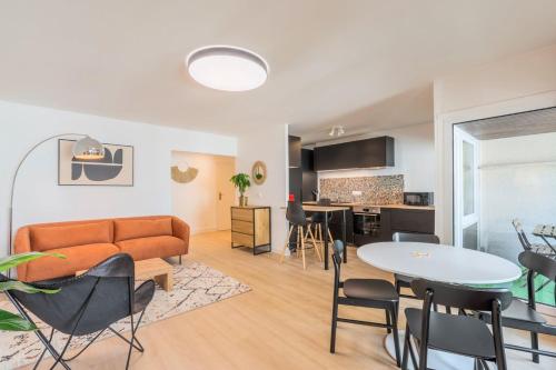 Spacious Apartment With Balcony And Parking - Lille