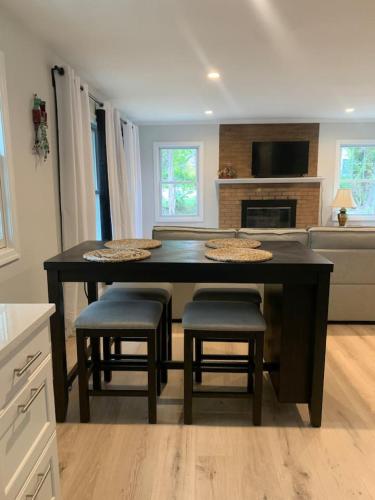 Tranquil Trio 6 Br, 4 Ba, 3 Units, Deer Haven - Columbia