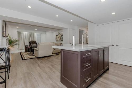 Luxury Basement Apartment In Oakville Monthly Stays Only - Oakville