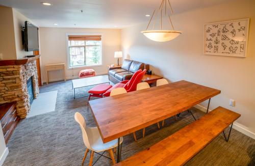 3315 - One Bedroom Den Deluxe Powderhorn Lodge Condo - Cottonwood Heights, UT