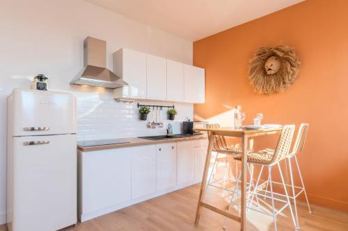 Hypercentre - Private Parking, Metro + Train 100m - Tourcoing