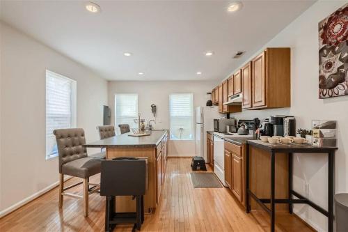 Baltimore Beauty! Johns Hopkins! 3 Bedroom Apt - Parkville, MD