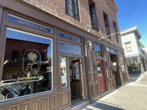 Speakeasy King Suite (Rm 8) - Nevada City, CA