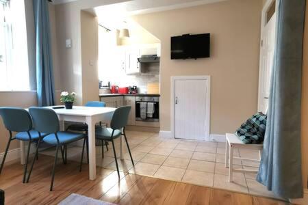 Central Apartment Private Patio Reliable Fast Wifi - Dublin