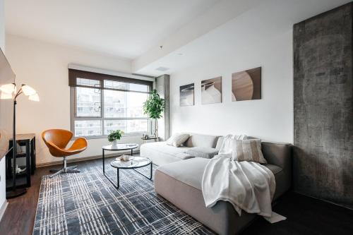 Luxurious Hollywood Condo - Universal Studios Hollywood, Universal City