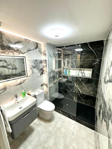 Stylish 2-bedroom Modern Apt, 15-mins To Airport, Dcu, City Centre - Dublin, Ireland