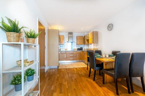 Modern One Bedroom City Tower - Canary Wharf - London