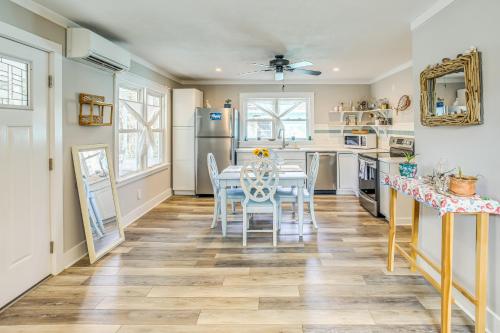1 Mi To Beach: Sustainable Oak Island Home! - Oak Island, NC
