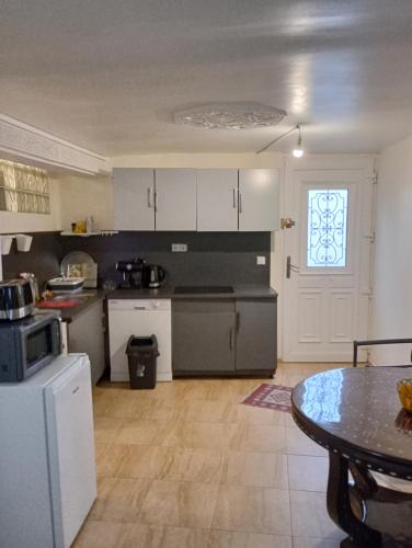 Jolie Appartement De Deux Pieces Au Calme - Épinay-sur-Seine