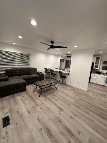 2br Gem: Modern Comfort & Style - Cheyenne, WY