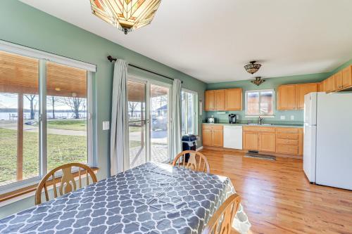 Brooklyn Cottage W/ Dock - Steps To Wamplers Lake! - Faster Horses