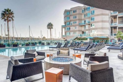 Exclusive Water View 1br Penthouse Rooftop Pool - Santa Monica, CA