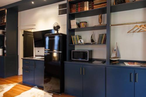 Intimate Library Studio - Minutes To Forsyth Park - Savannah, GA