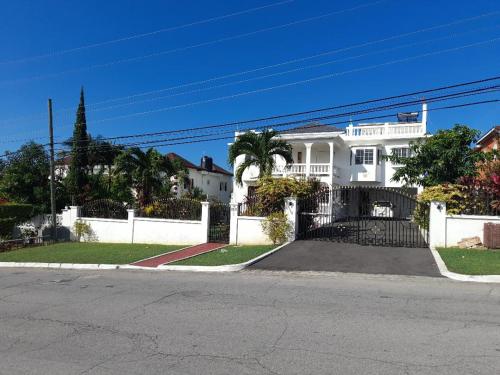 Melrose Place - Montego Bay