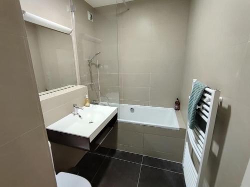 Appartement 3 Personnes Quartier Chartrons Avec Climatisation - Burdeos