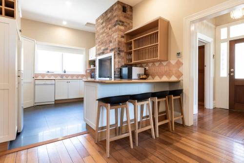 Gorgeous On Galvin: Close To Town Yet A Mile Away - Launceston