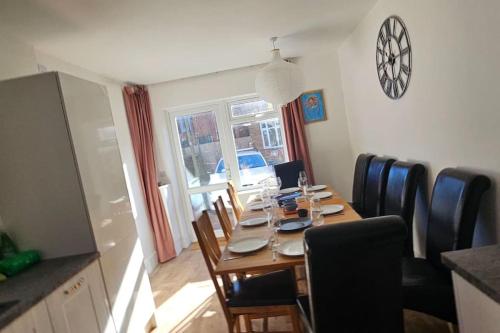 Avocet View *Sleeps 10* - Exmouth, UK