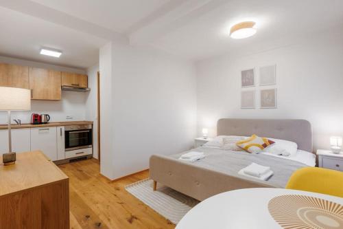 1 Bedroom Apartment With Terrace And Free Parking Near Metro - Praga