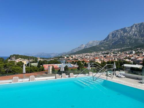 Uzelac Apartment With Pool - Makarska