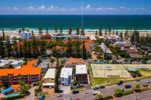 Casa De Mork - Entire 3 Storey Beach Villa - Gold Coast