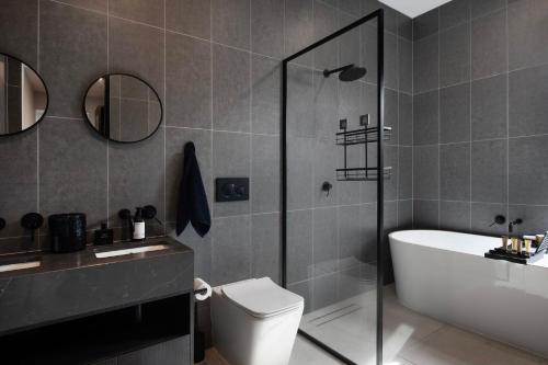 Chalet Noir - Architect-designed Luxury Retreat With Mineral Pool And Bold Interiors. - Hepburn Springs