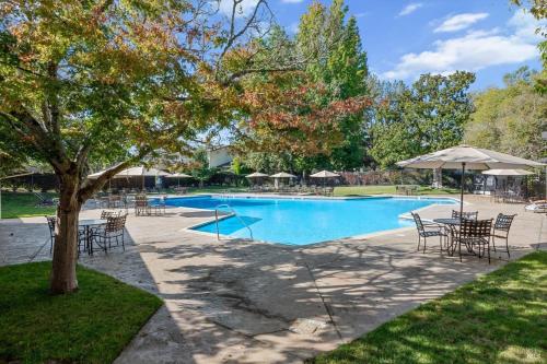 Gorgeous Napa Condo, Spectacular Golf Course View - Yountville, CA