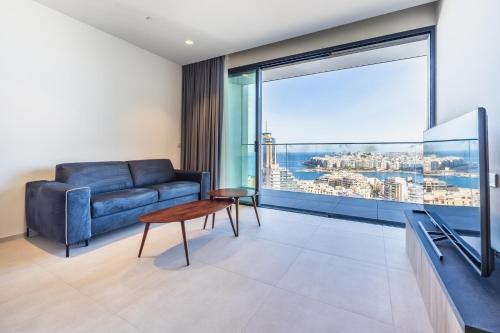 18th floor luxury apartment with common pool in the prestigious Mercury ...
