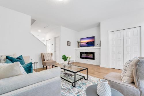 Your Happy Place Seton3 Bed. Sleeps 6. 2.5bath - Calgary