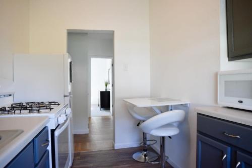 Cozy & Family Friendly Pittsburgh Home Sleeps 6 - Pittsburgh