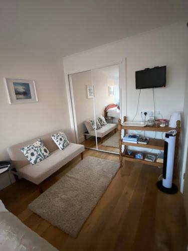Bright Suite - Whitstable