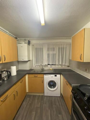 Spacious One Bedroom Flat Close To Heathrow Airport - Harrow
