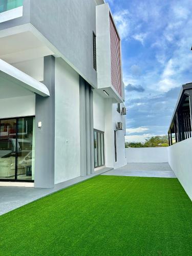 Newly Renovated Modern&spacious 17pax Semi-d - Kuala Kedah