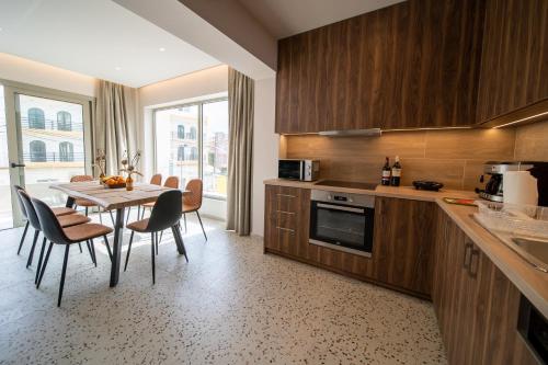 City House - Hersonissos Center - Sleeps 8 - Koutouloufari