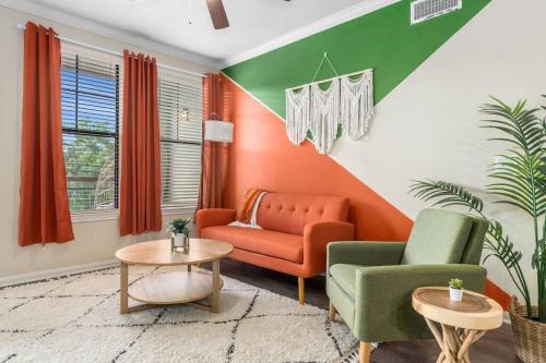 Modish King Bed W/ Pool & Gym - Northside - Houston