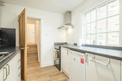 Cosy Two Bedroom Apartment In Excellent Location - Cambridge