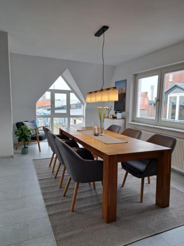 Livora Living - Stilvolles Dg-apartment An Der Fußgangerzone - 2 Schlafzimmer - Wilhelmshaven