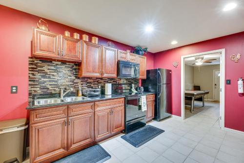 Pool Table & Patio: Cozy Lawrenceville Apt - Auburn, GA