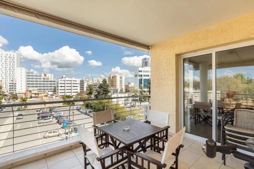Warm Residence In The Heart Of The City Center - Balcony & View - Nicosia
