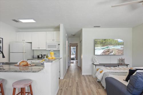 The Yinyang - King Bed , Workspace , Full Kitchen - Gainesville, FL