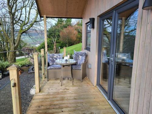 White O'morn Cabin - Newry