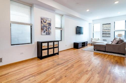Central Chicago Suite2 Access To Patio - Skokie, IL